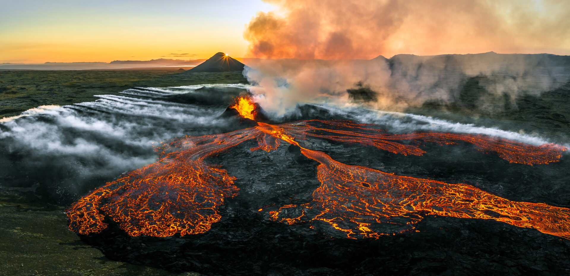 Amazing footage of the volcanic eruption - Photographing Iceland